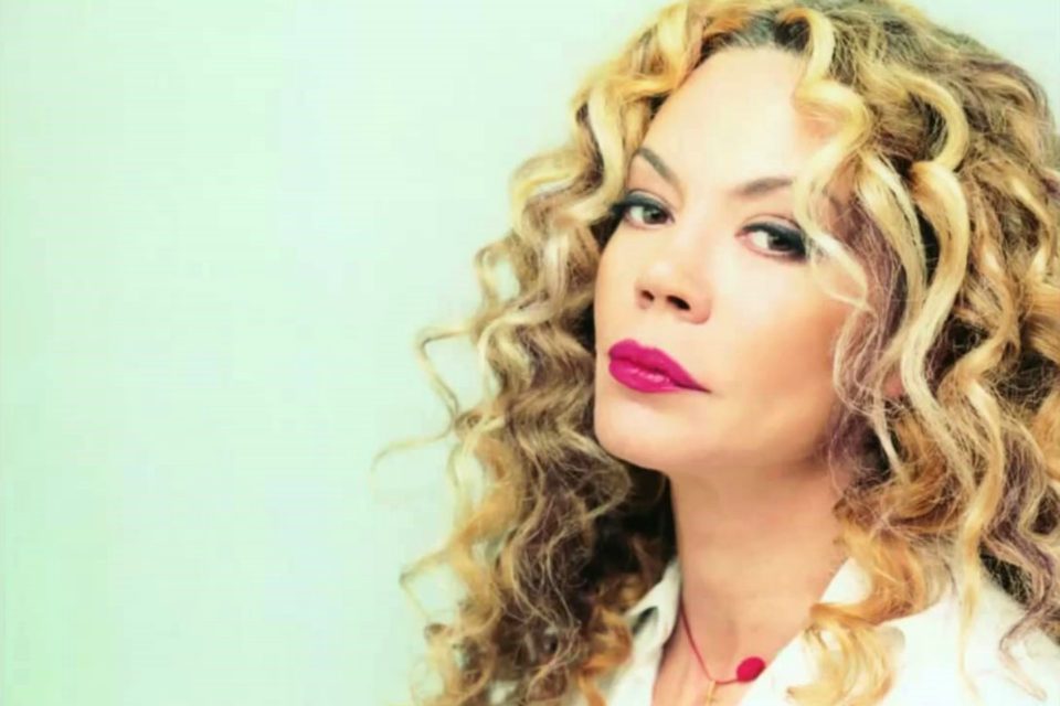 «Η Αγάπη»| Ο Πάνος Βλάχος υπογράφει το νέο τραγούδι της Ελένης Δήμου ...