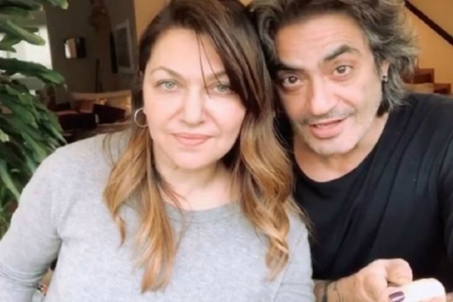 Καίτη Γαρμπή - Διονύσης Σχοινάς| To instagram live από το σπίτι τους ...