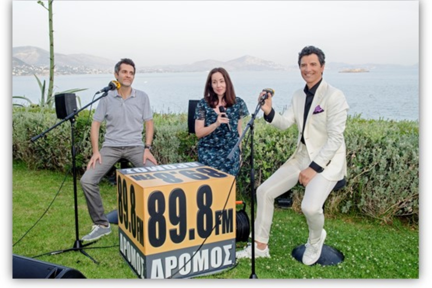 Ο Σάκης Ρουβάς παρουσίασε τα νέα του τραγούδια μαζί με τον ΔΡΟΜΟ 89,8 ...
